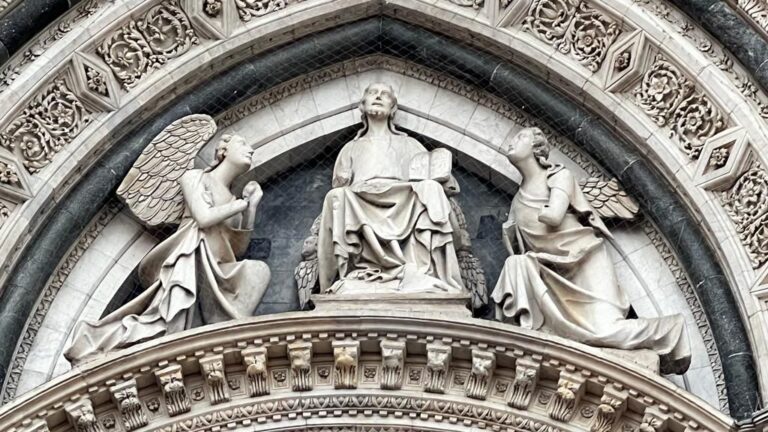 Dal 'Duomo nuovo' alla Contrada dell'Aquila: un'opera arricchisce il ...